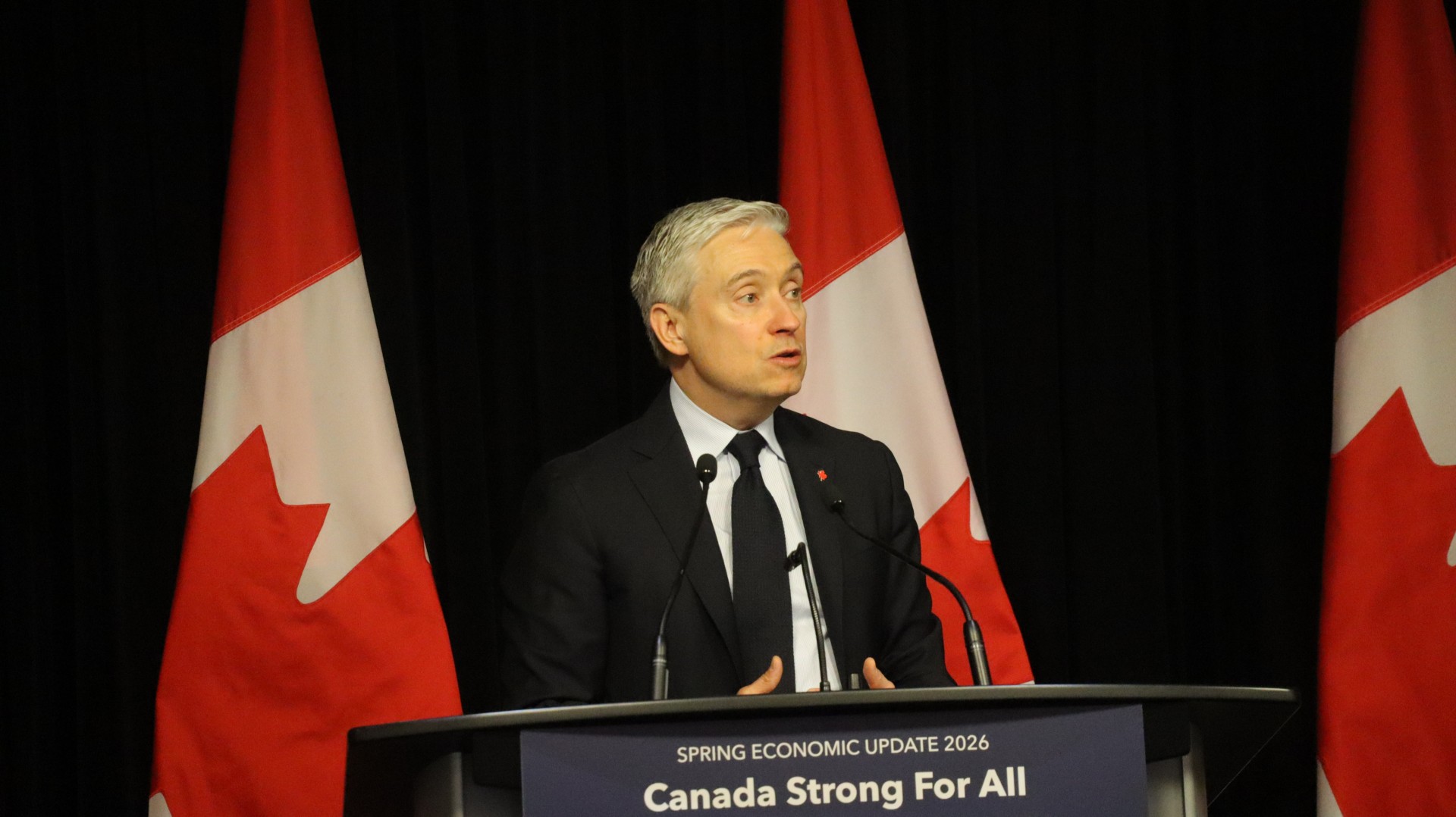 Mise à jour économique : moins d’immigration, plus d’investissements