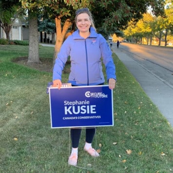 Stephanie Kusie, une femme d’équipe – Le Franco