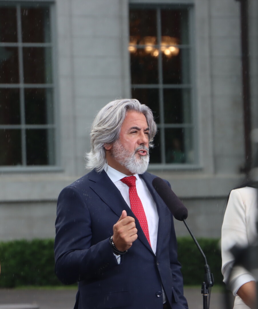 Feux dans les T. N.-O. : le gouvernement rassemble ses forces – Le Franco