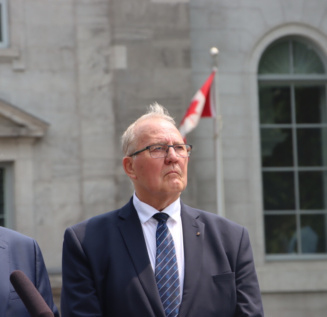 Feux dans les T. N.-O. : le gouvernement rassemble ses forces – Le Franco