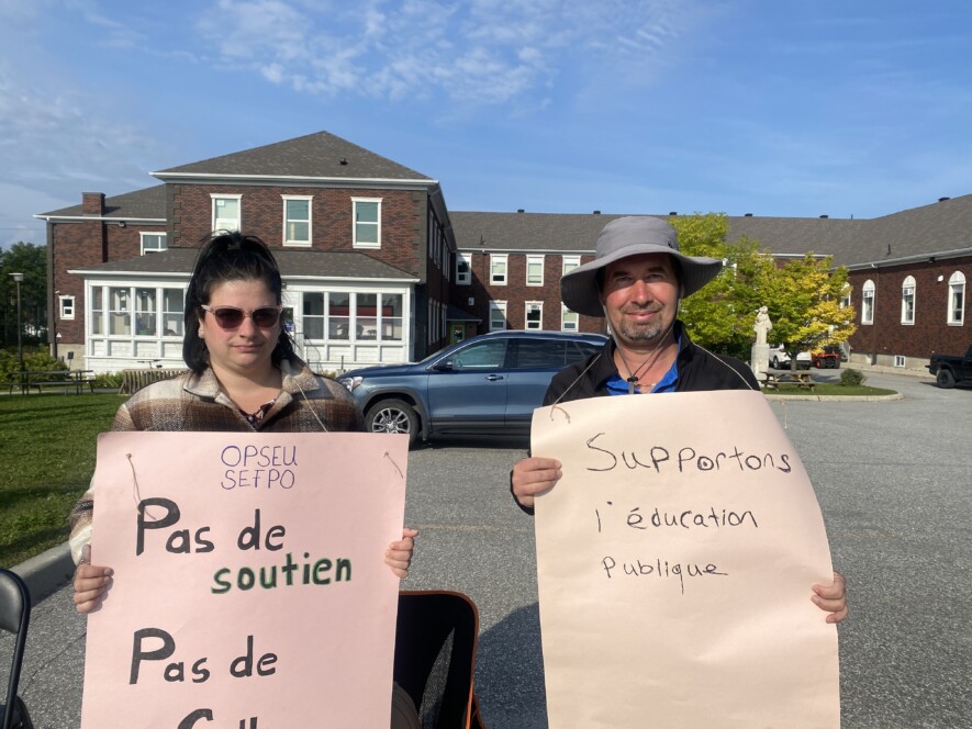 Les employés de soutien des collèges ontariens en grève